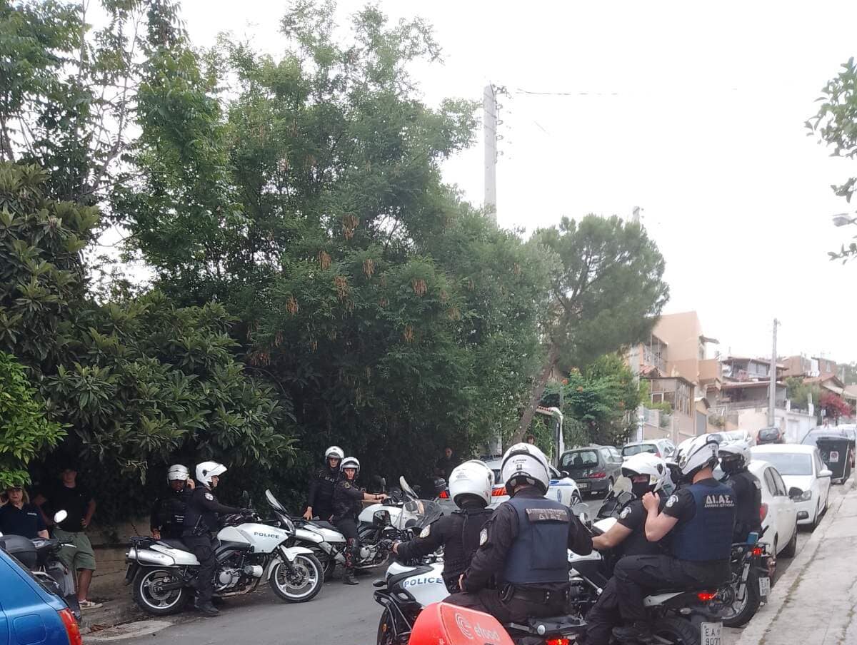ΟΛΟΙ ΚΑΙ ΟΛΕΣ ΤΩΡΑ Τιμοδημου 13 στα Άνω Πετράλωνα - Κάτω τα ξερά σας ...